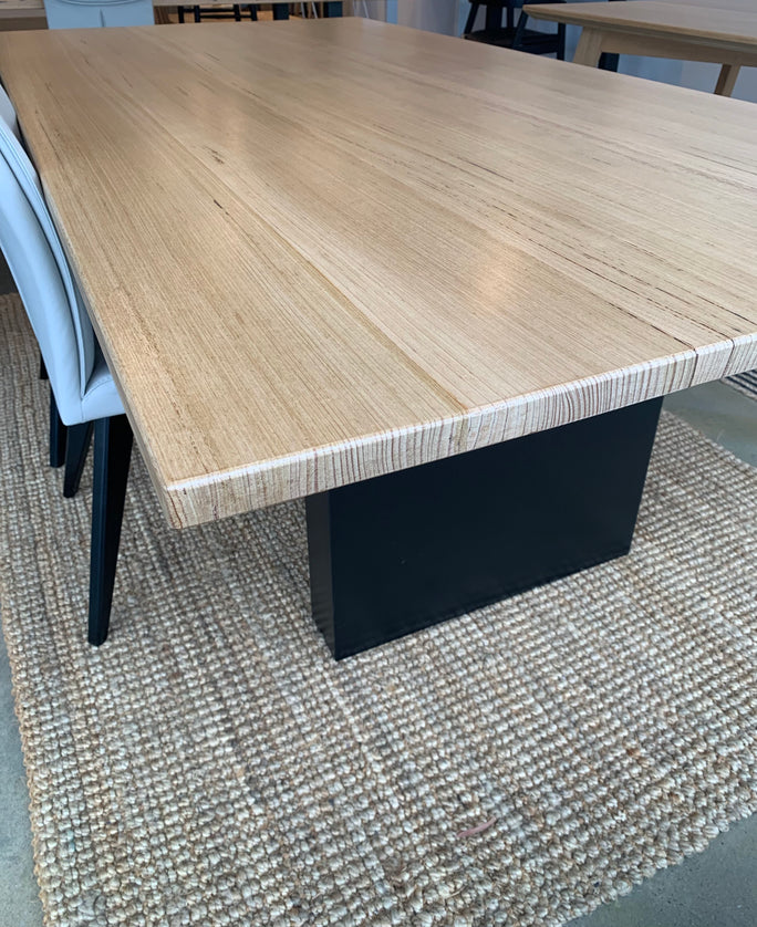 Premium Australian Hardwood Outdoor Furniture - OZTABLES